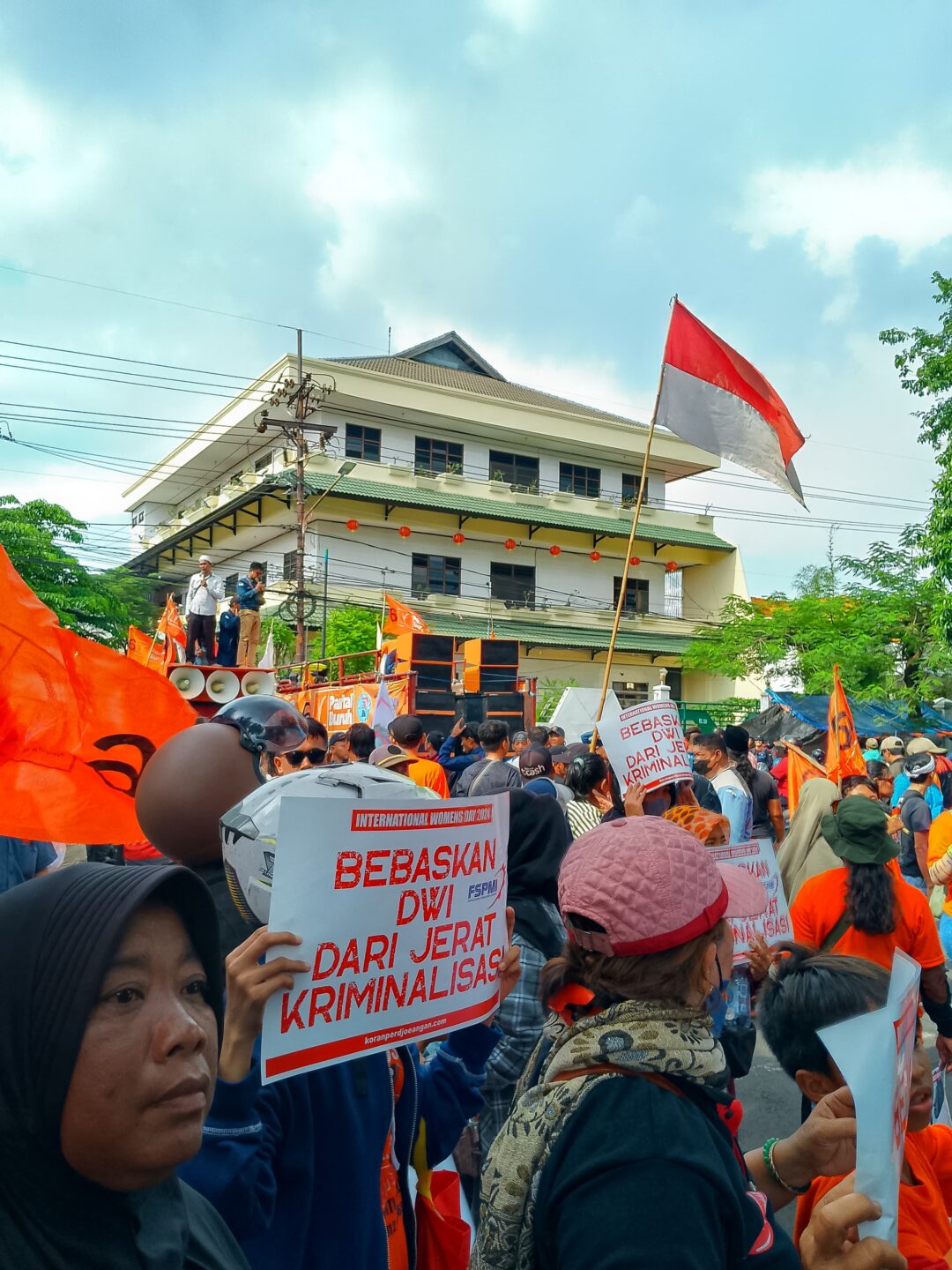 Aksi Solidaritas Buruh Untuk Korban Kriminalisasi – LPM Forma
