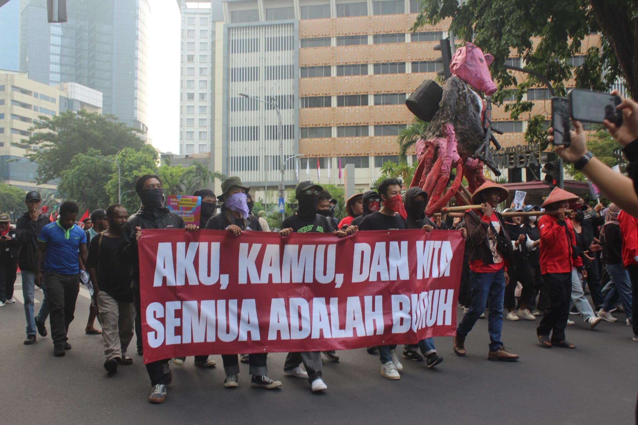 Omnibus Law hingga UU TNI Menjadi Bagian dari Tuntutan Aksi May Day 2025 – LPM Forma